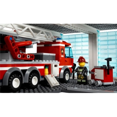 LEGO 60004 - LEGO CITY - Fire Station - Σταθμός Πυροσβεστικής | Toymania.gr